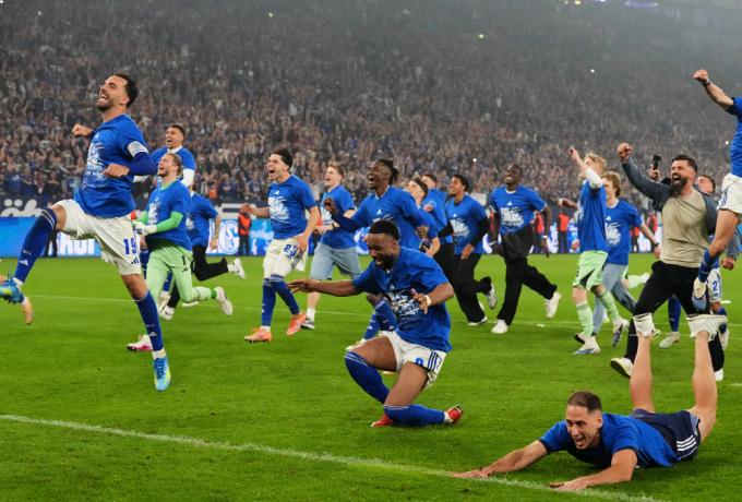 Η Σάλκε μετά από τρία χρόνια επιστρέφει στην Bundesliga | SDNA